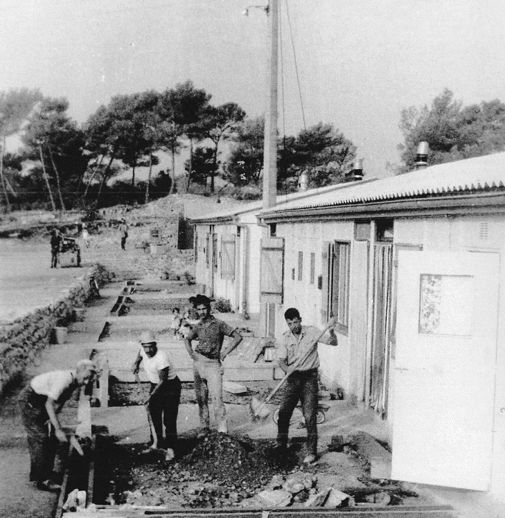 La vie dans un hameau de Forestage en PACA - A.J.I.R. Pour les Harkis